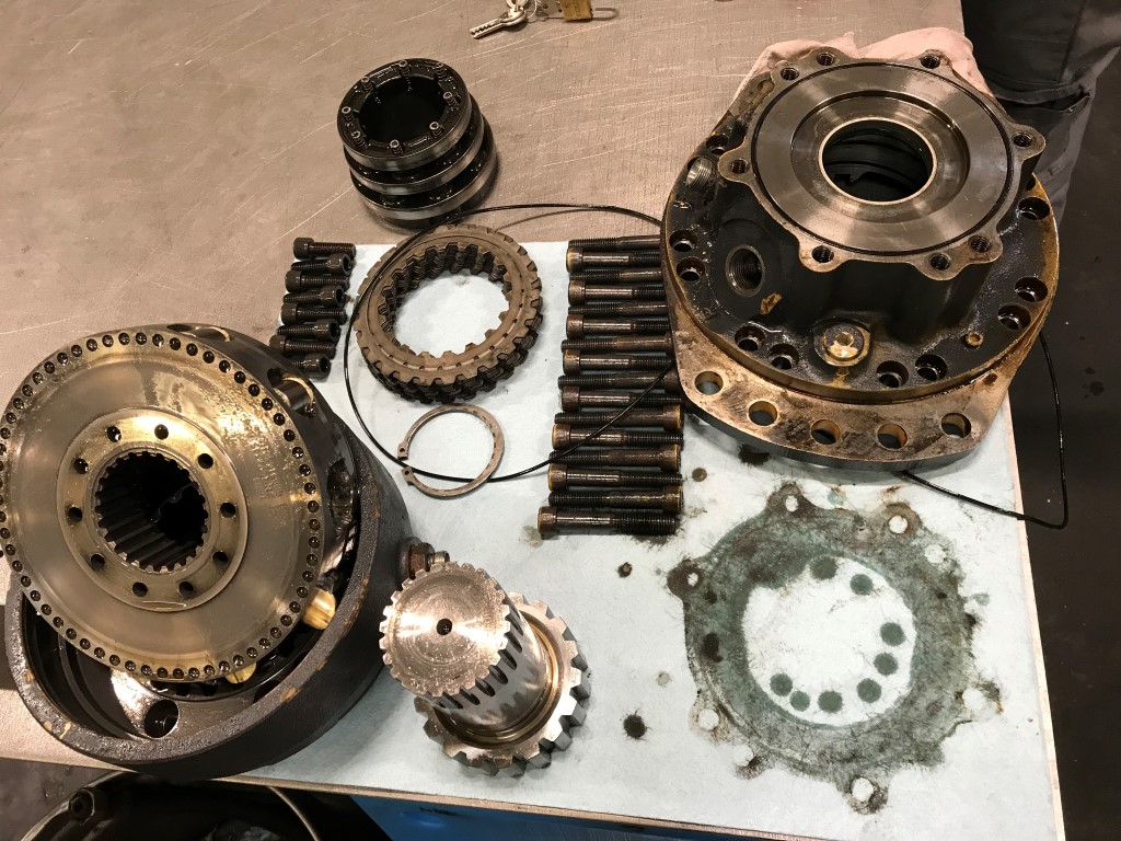 Expertise, réparation et remise en état d’un moteur hydraulique POCLAIN ...