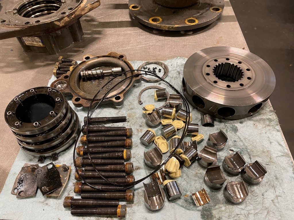 Expertise, réparation et remise en état d’un moteur hydraulique à ...