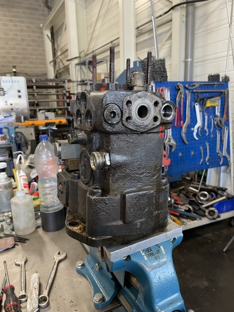 Expertise, réparation et remise en état d’une pompe hydraulique à ...