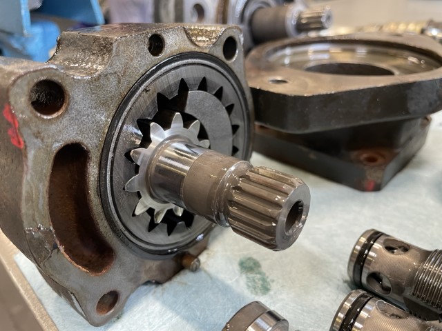 Expertise, réparation et remise en état d’une pompe hydraulique à ...