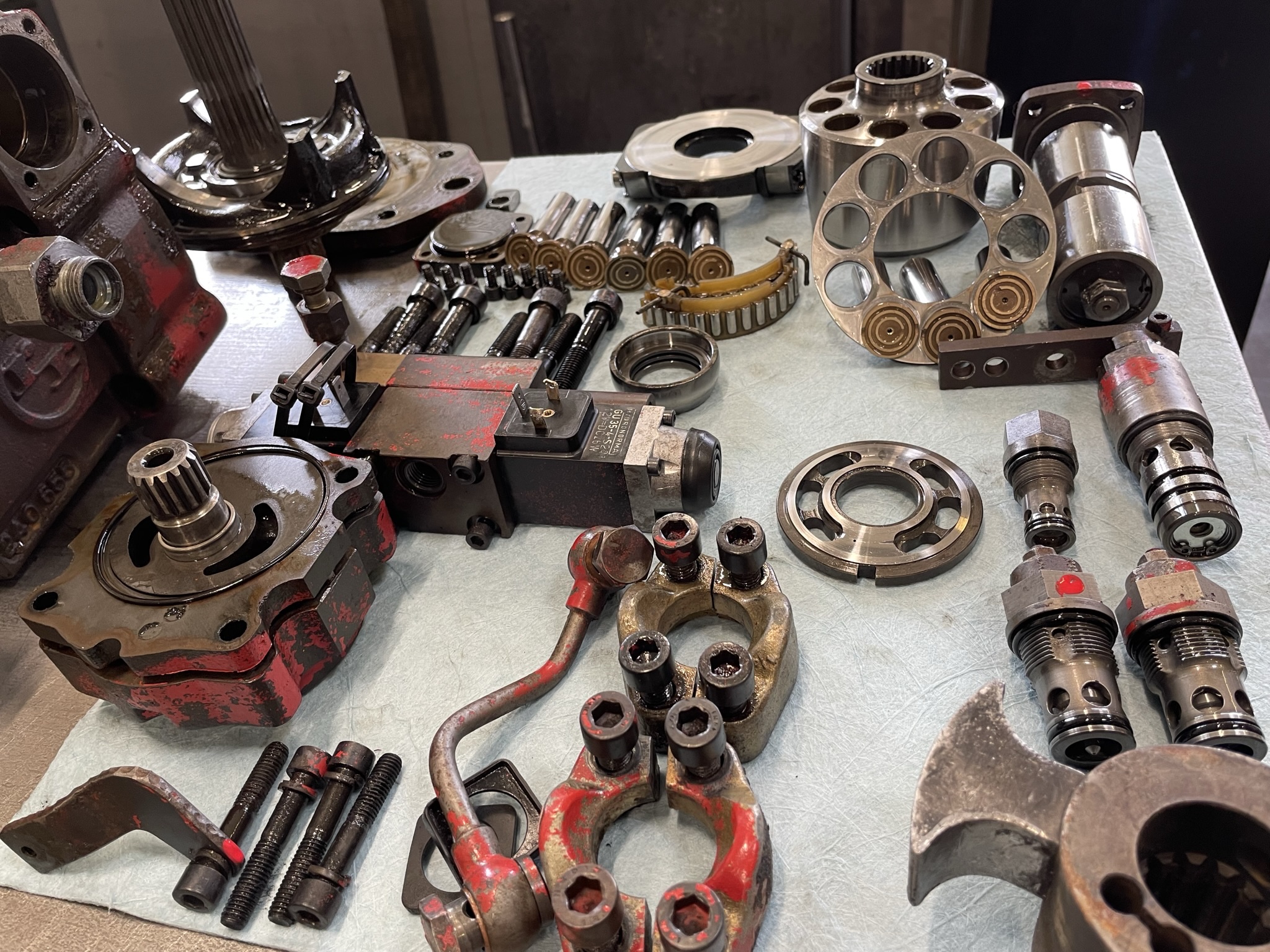 Expertise, réparation et remise en état d’une pompe hydraulique à ...